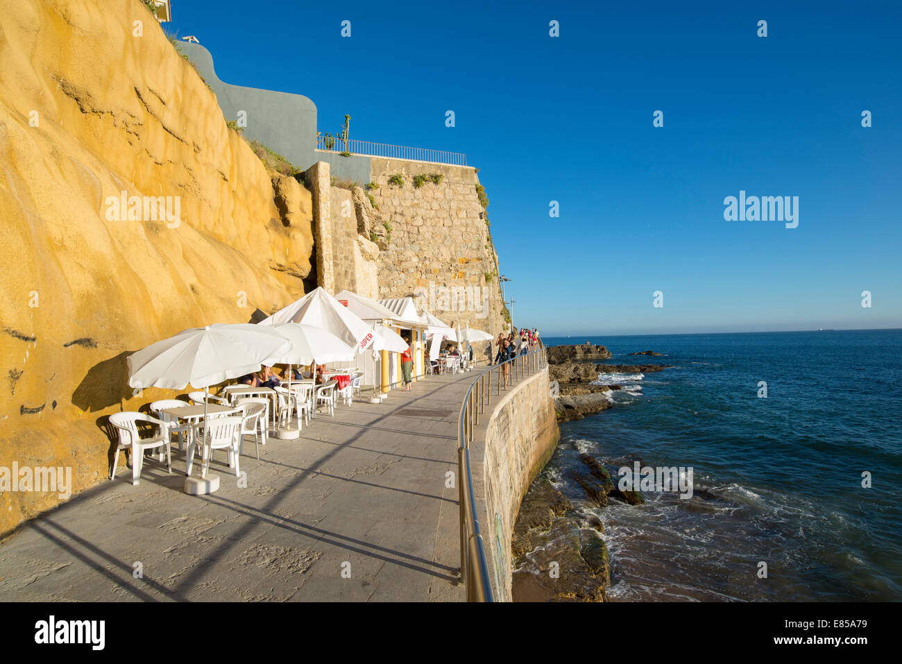Broad walk cafe hi-res stock photography and images - Alamy