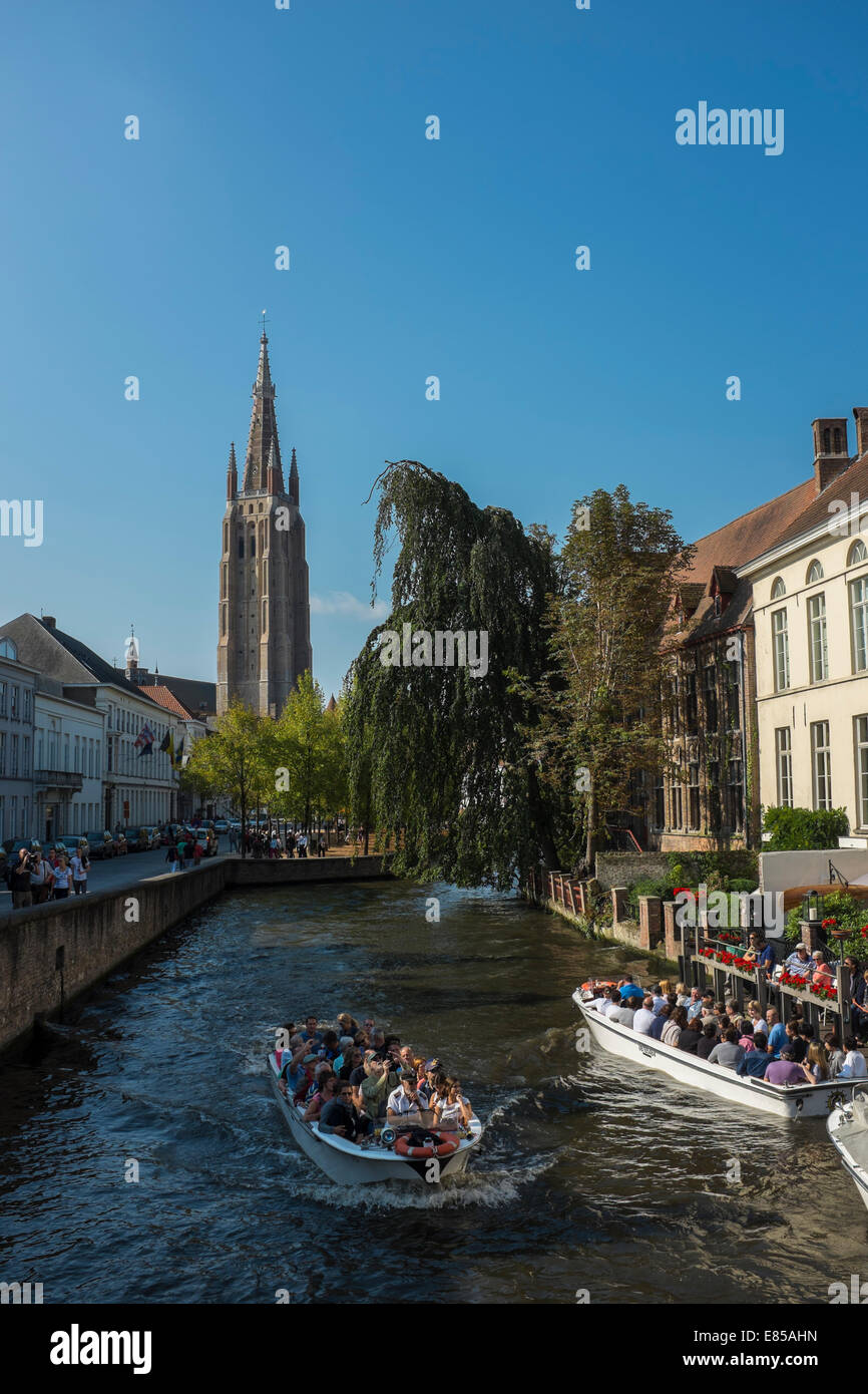 Bruge canal boat hi-res stock photography and images - Alamy