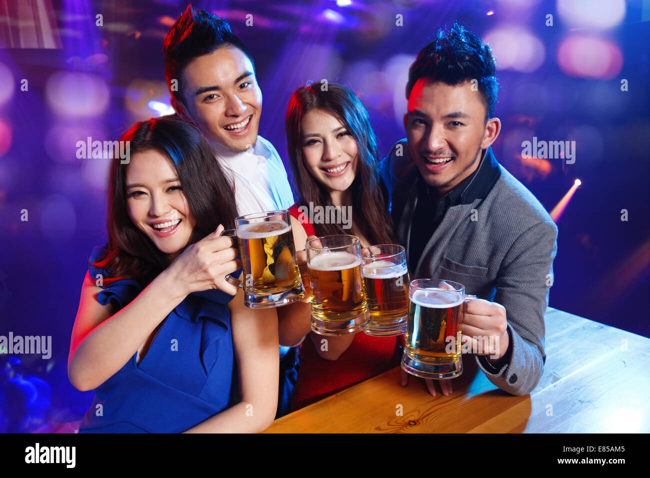 Young people at bar Stock Photo - Alamy