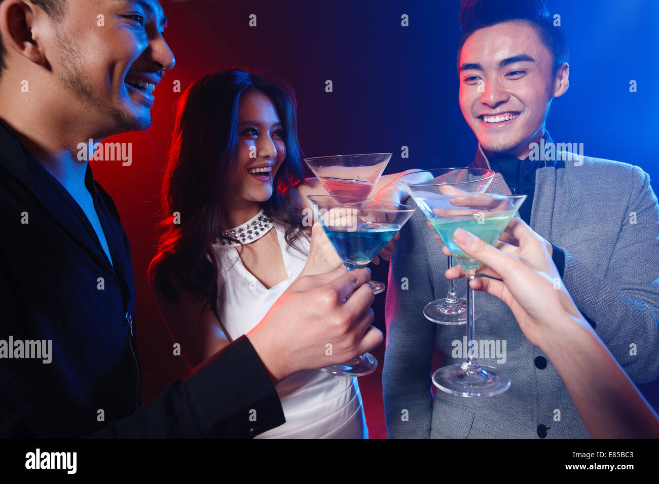 Young people at bar Stock Photo - Alamy