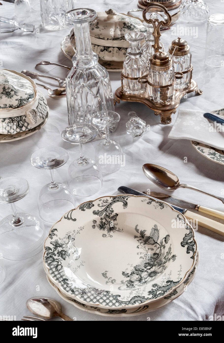 Victorian dinner hi-res stock photography and images - Alamy