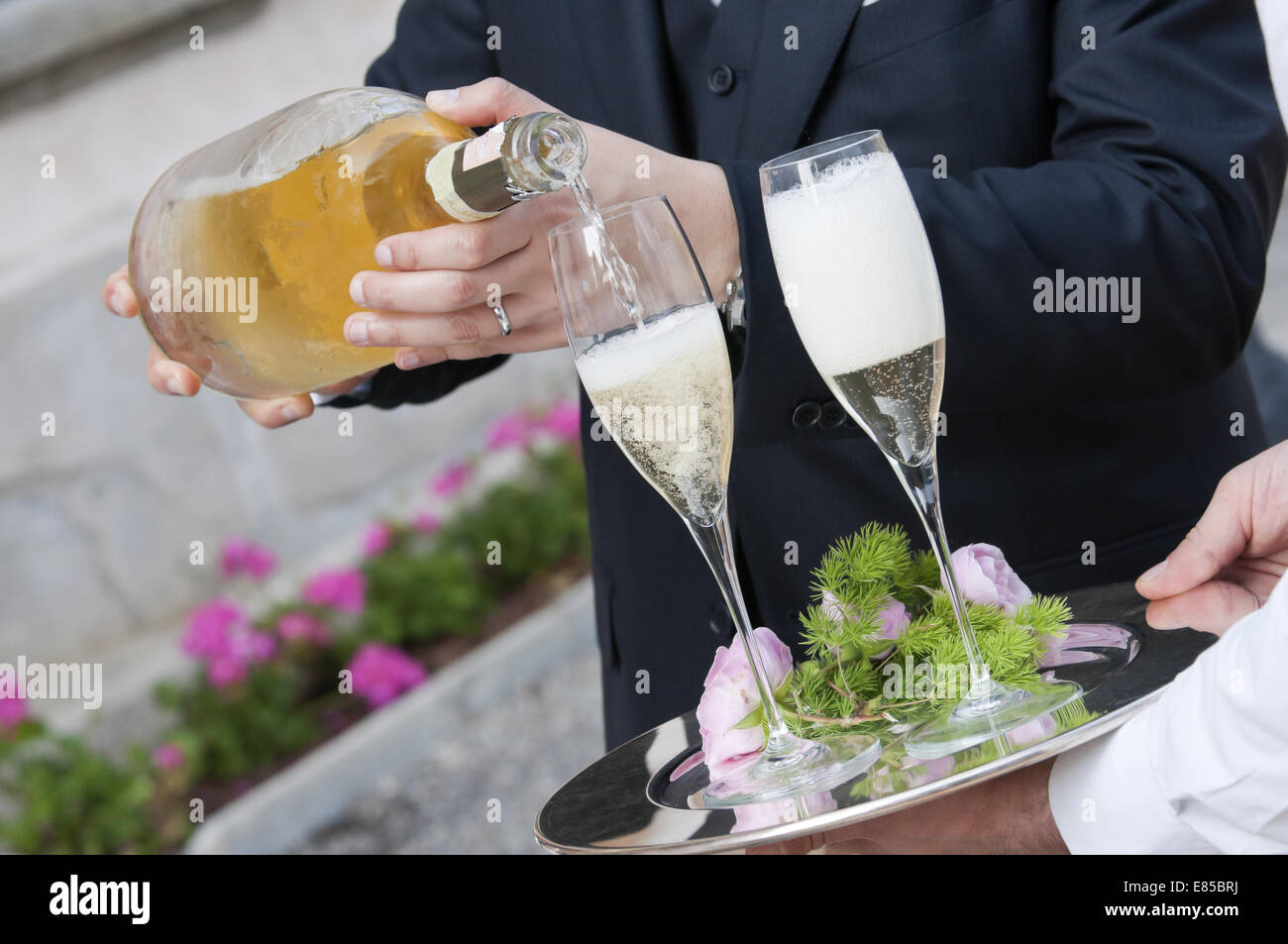 Champagne toast at wedding hi-res stock photography and images - Alamy