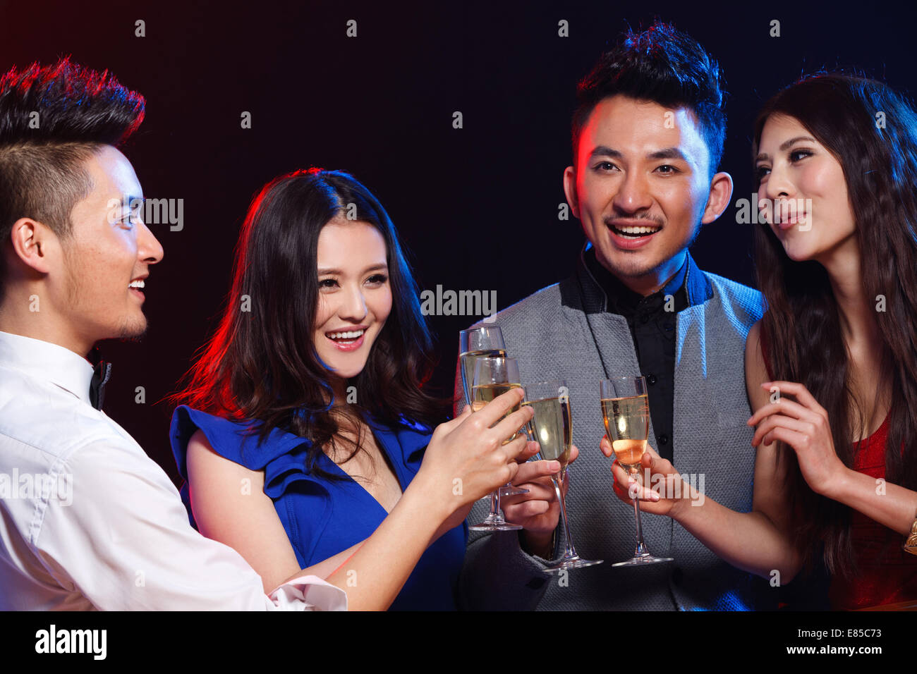 Young people at bar Stock Photo - Alamy