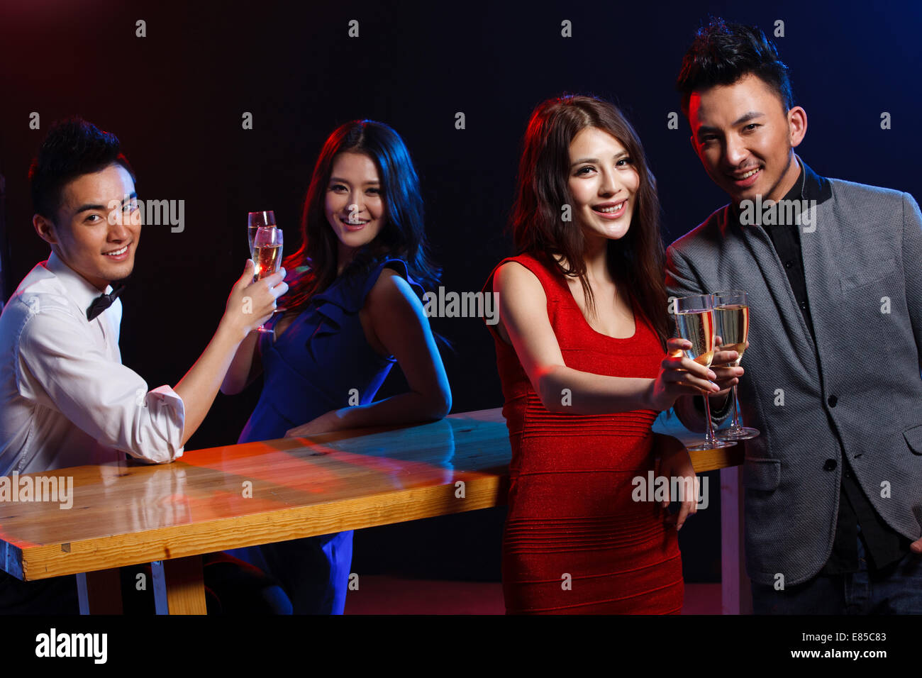 Young people at bar Stock Photo - Alamy