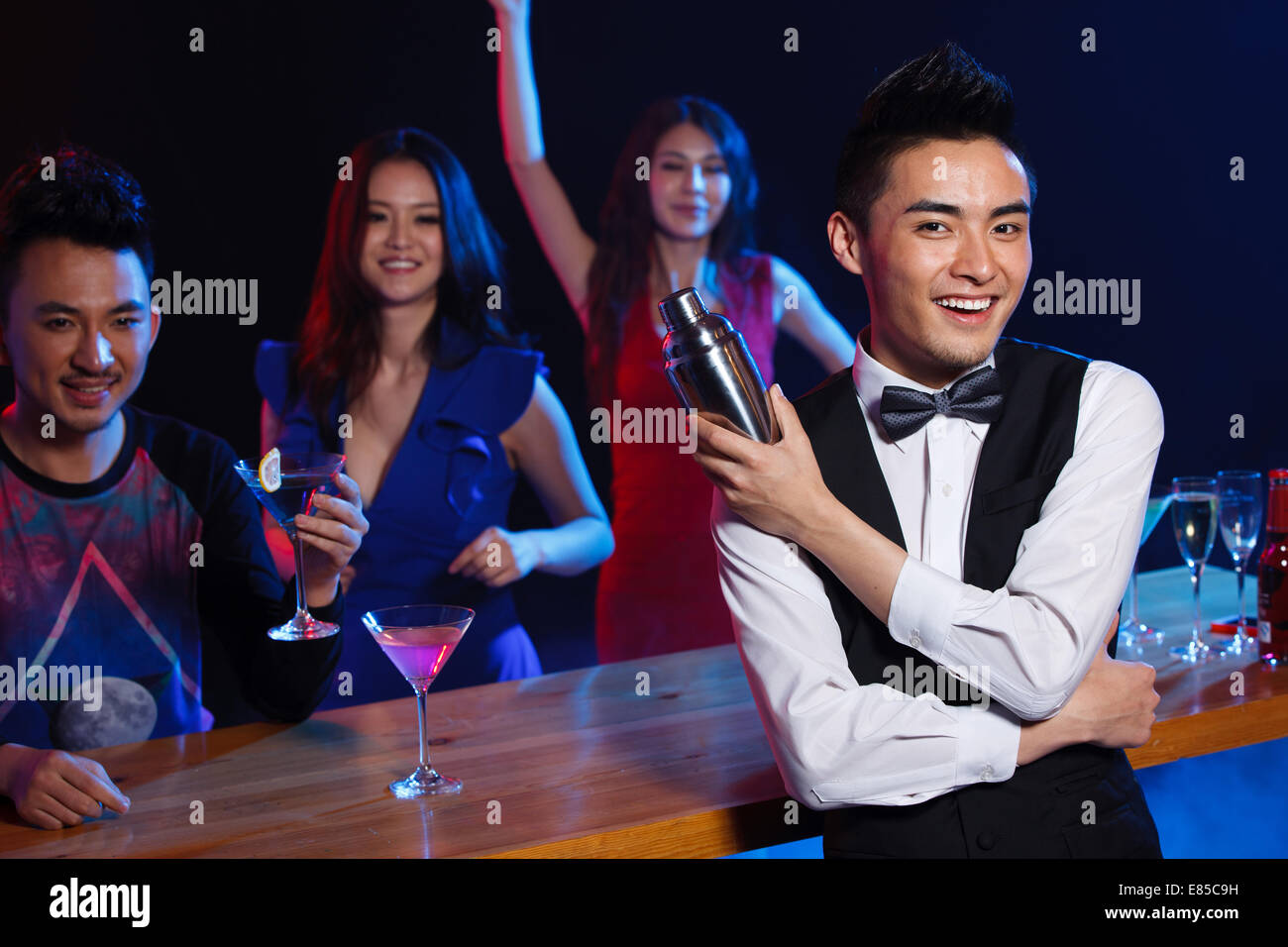 Young people at bar Stock Photo - Alamy