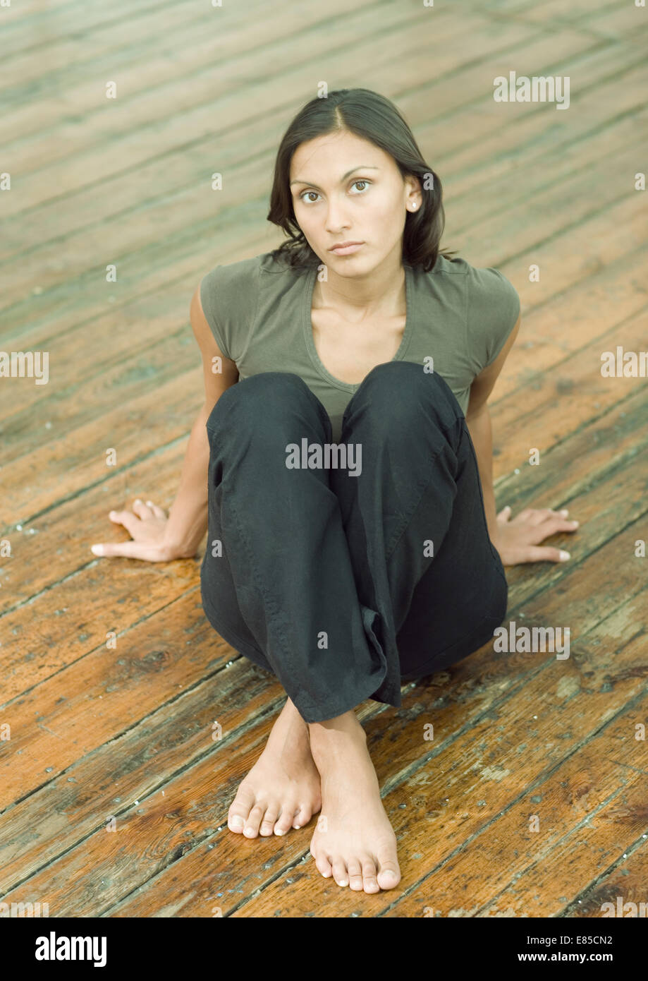 Woman sitting on floor, portrait Stock Photo - Alamy