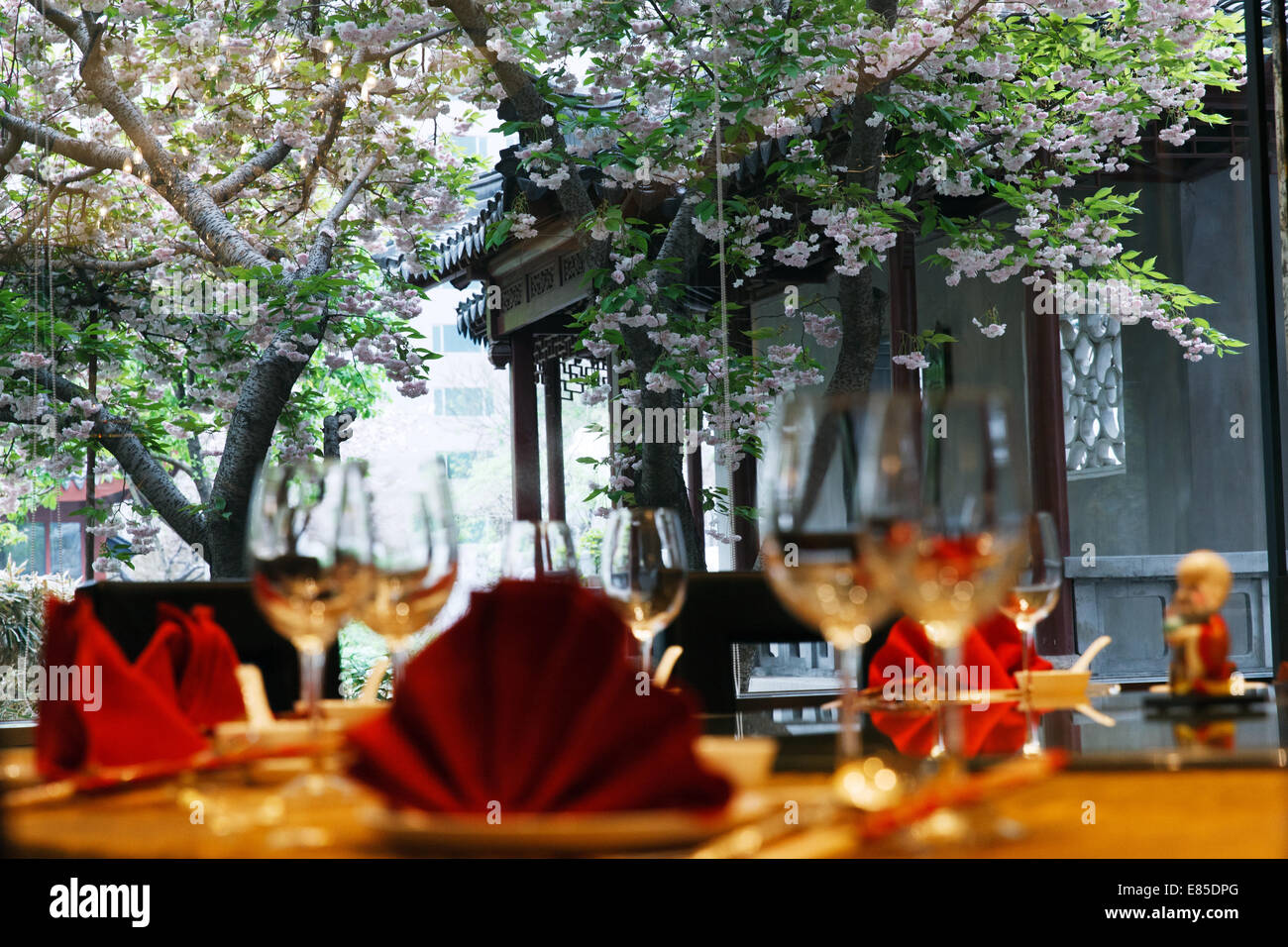 Restaurant table set Stock Photo - Alamy