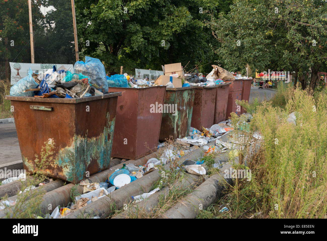 Trash can full organic waste hi-res stock photography and images - Alamy