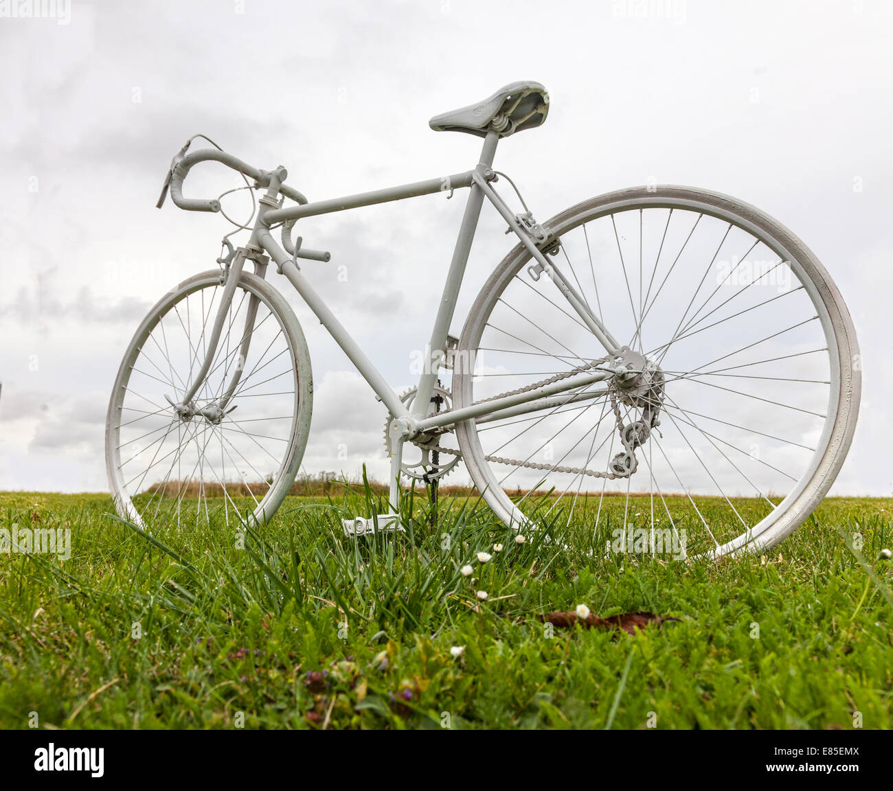 Bicycle white hi-res stock photography and images - Alamy