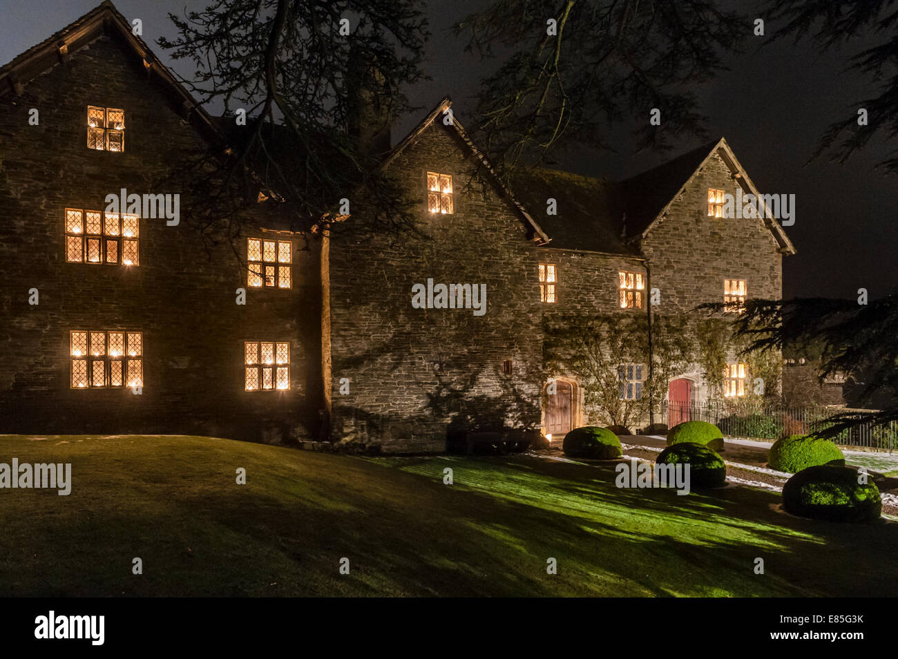 Old tudor house hi-res stock photography and images - Alamy