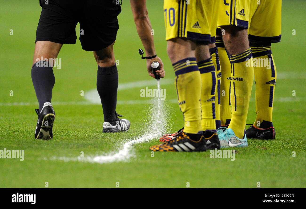 Referee with foam spray hi-res stock photography and images - Alamy