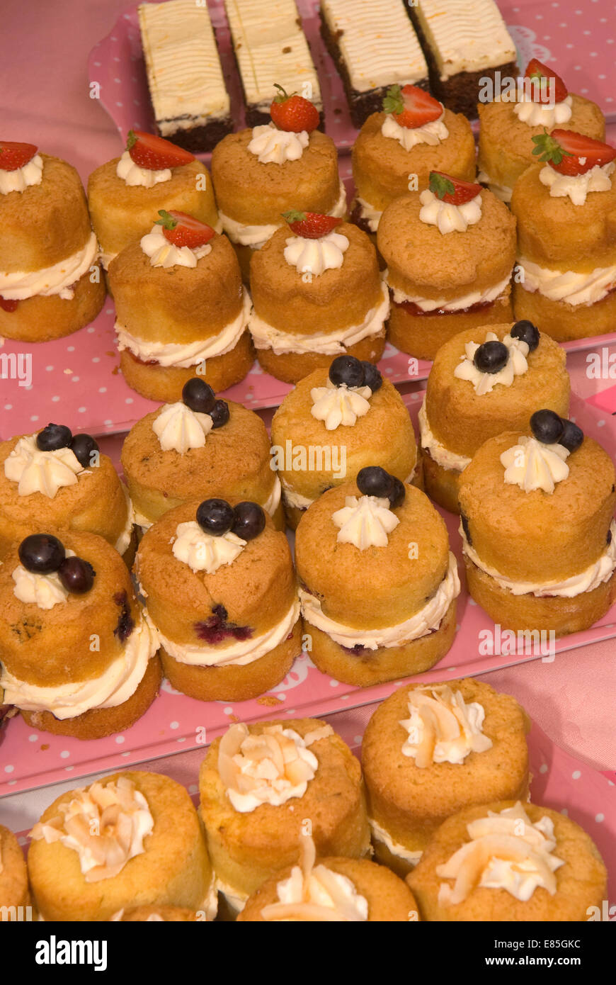 Castle Street Farnham High Resolution Stock Photography and Images - Alamy