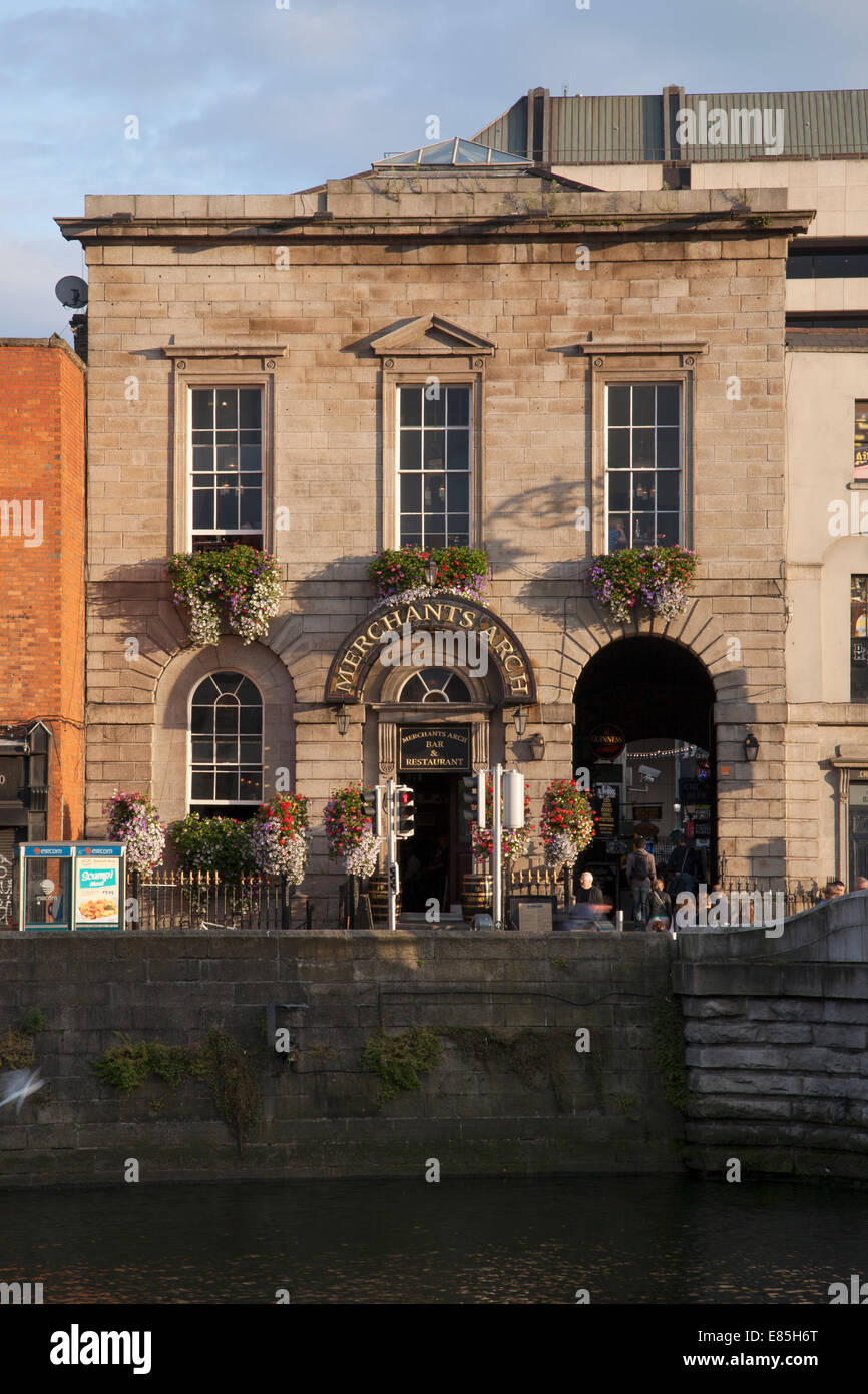 Merchant's arch dublin hi-res stock photography and images - Alamy