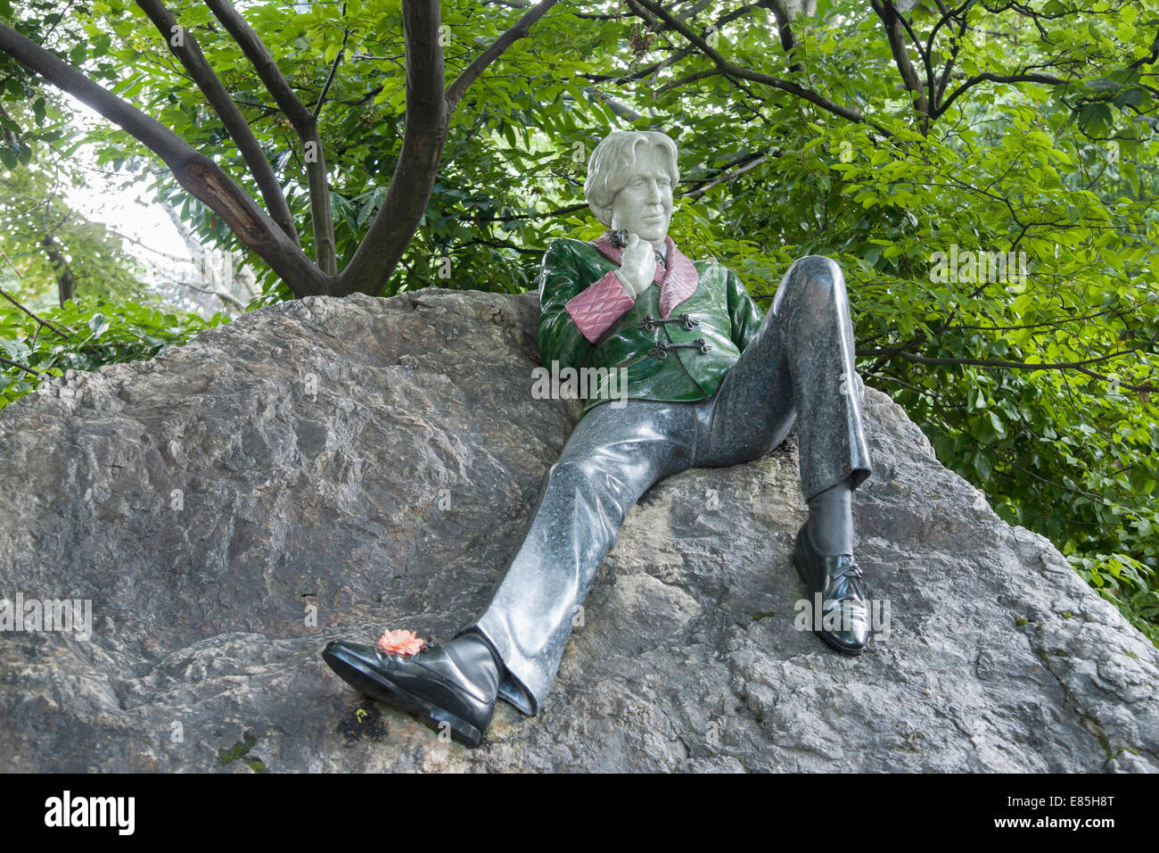 Oscar Wilde Statue, Merrion Square Park; Dublin; Ireland Stock Photo ...