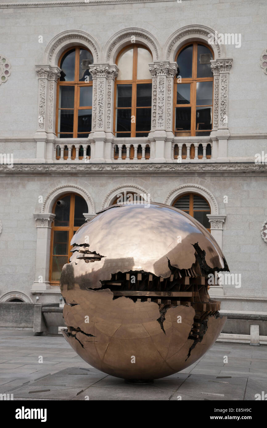 Sphere inside Sphere by Pomodoro, Berkeley Library, Trinity College ...