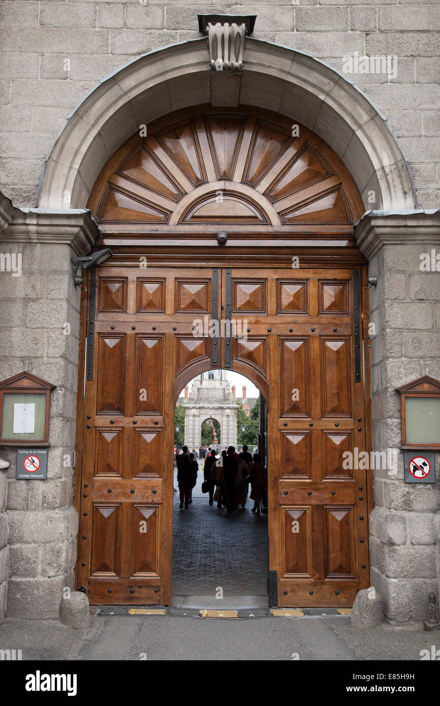 Entrance to Trinity College University, Dublin, Ireland Stock Photo - Alamy
