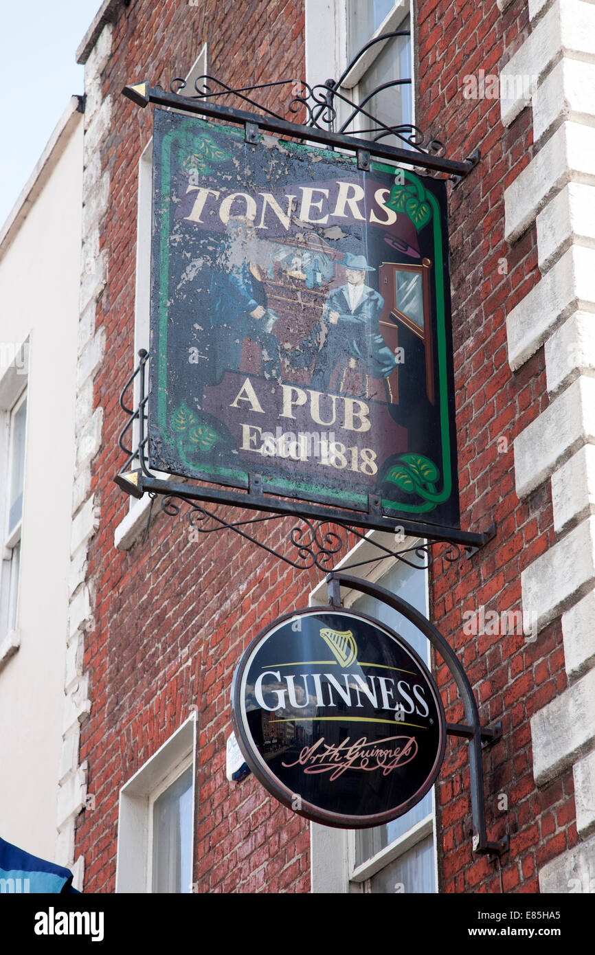 Baggot Street Dublin High Resolution Stock Photography and Images - Alamy