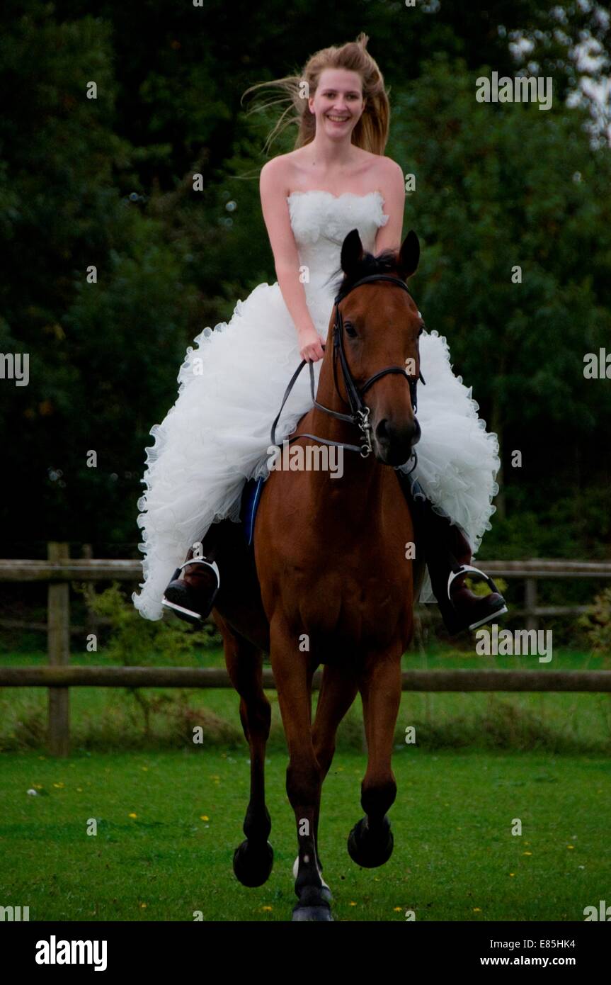 Bride on a horse Stock Photo - Alamy