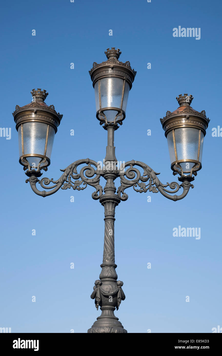 Lamppost on O'Connell Bridge, Dublin, Ireland Stock Photo - Alamy