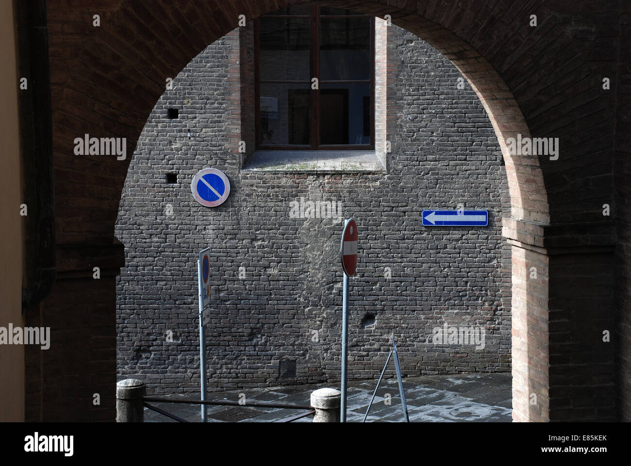 Siena street signs hi-res stock photography and images - Alamy