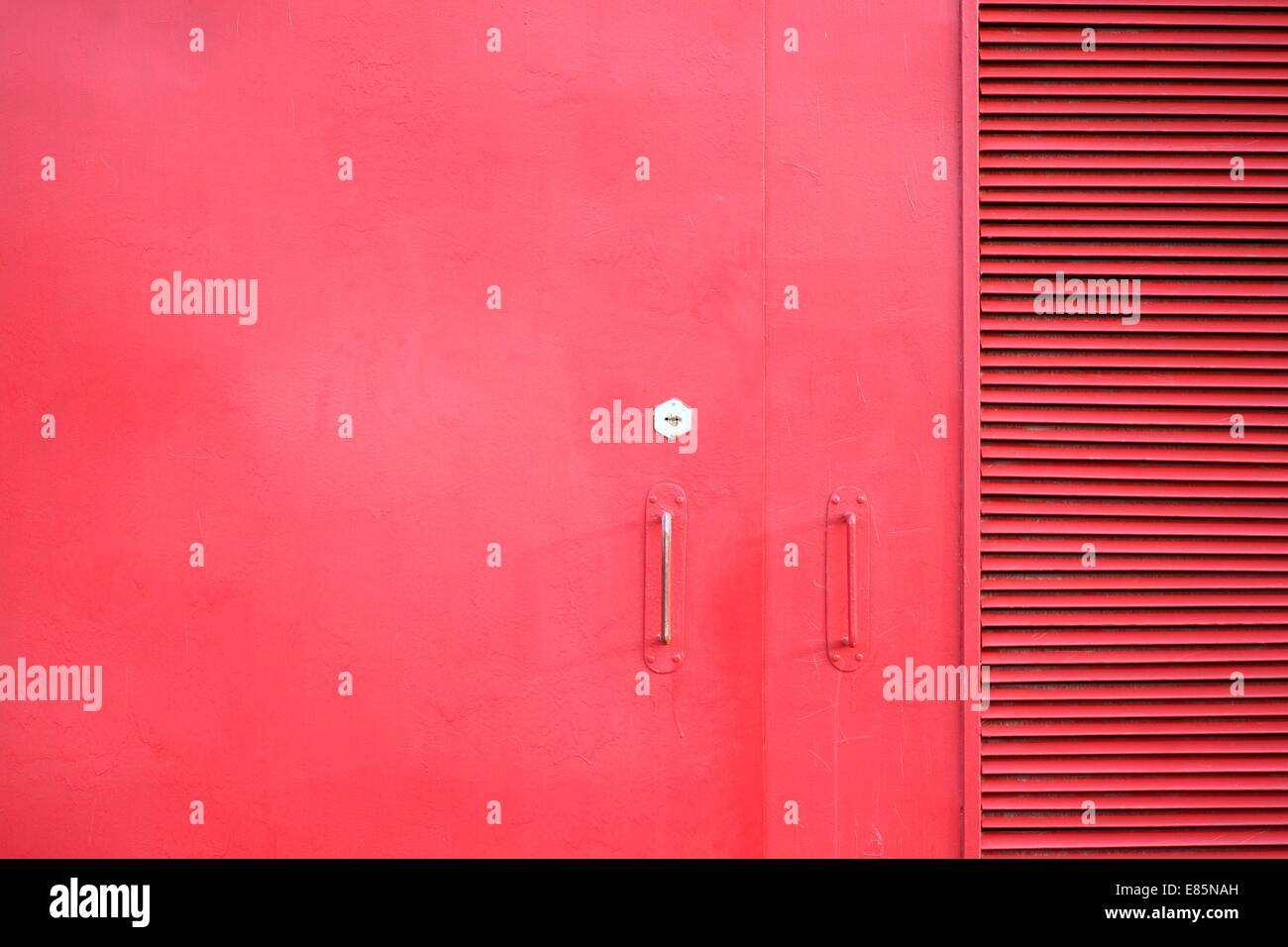 metal door of the red color with keyhole and handles Stock Photo - Alamy