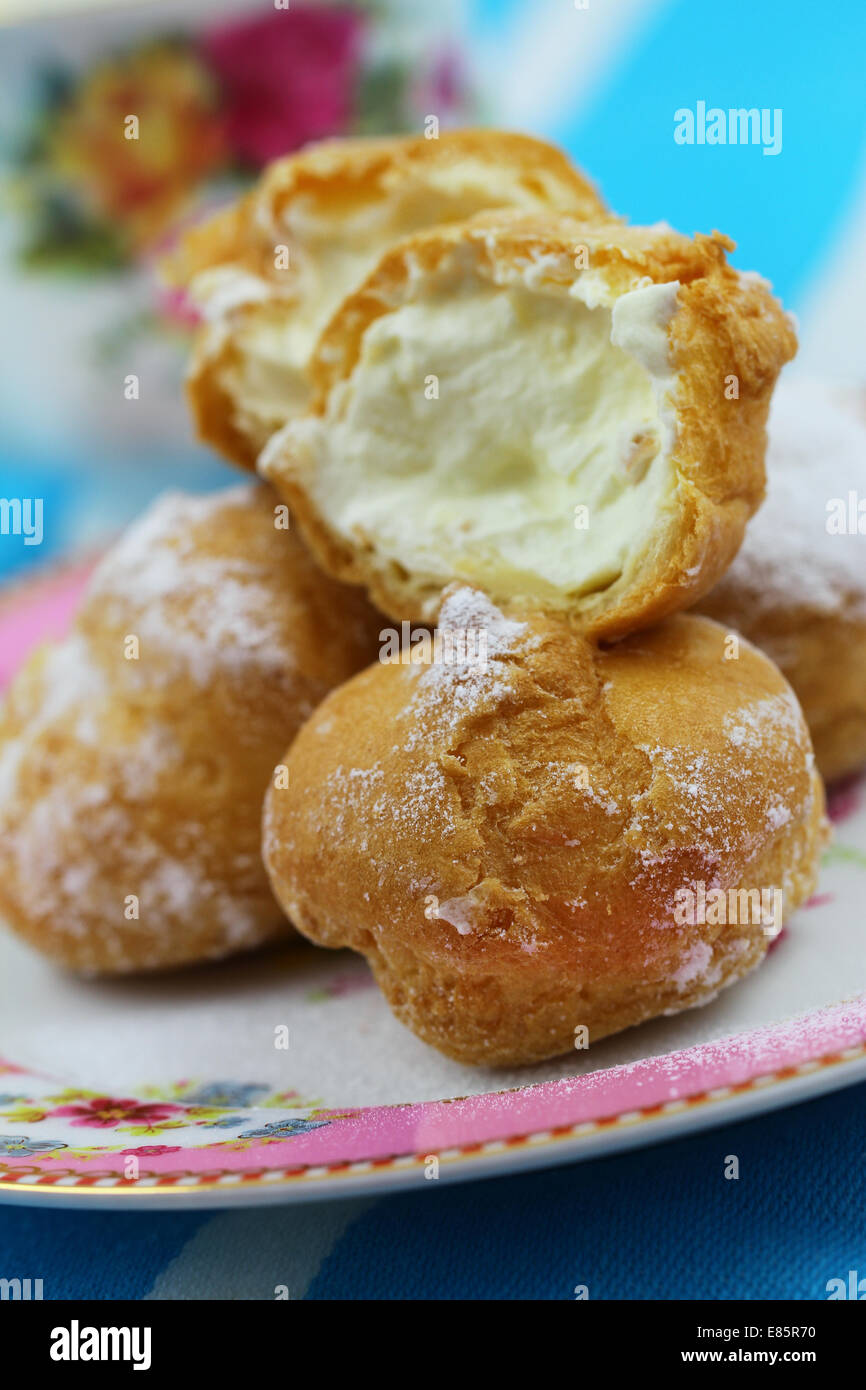 Profiterole dessert hi-res stock photography and images - Alamy