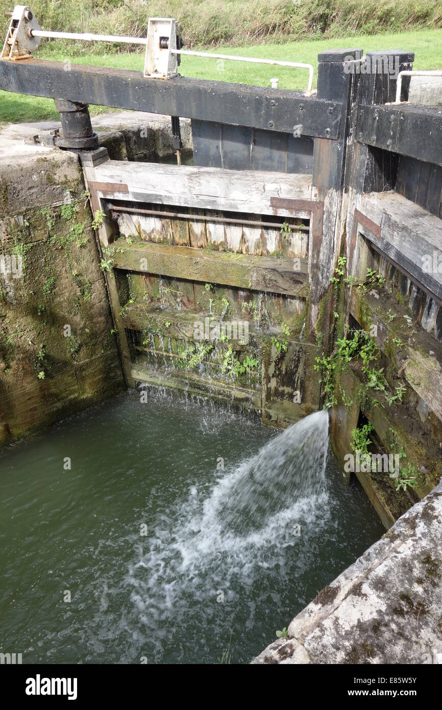 Water gates hi-res stock photography and images - Alamy
