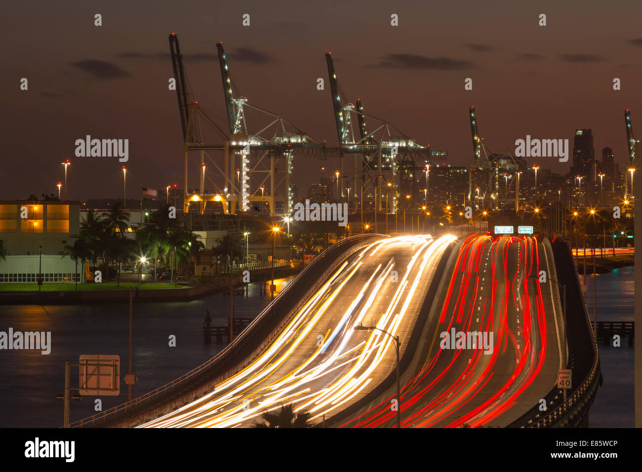 HIGHWAY TRAFFIC MACARTHUR CAUSEWAY PORT OF MIAMI FLORIDA USA Stock ...