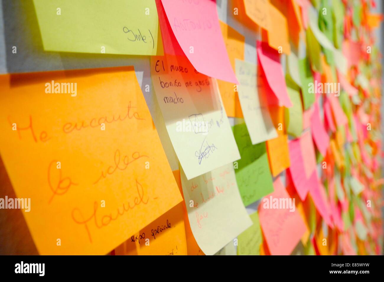 Post-it notes covering a wall Stock Photo - Alamy
