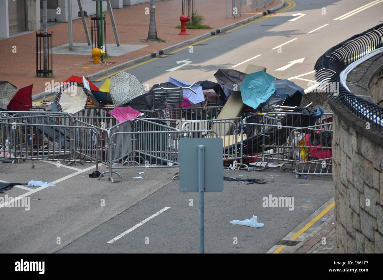 Army barricade hi-res stock photography and images - Alamy