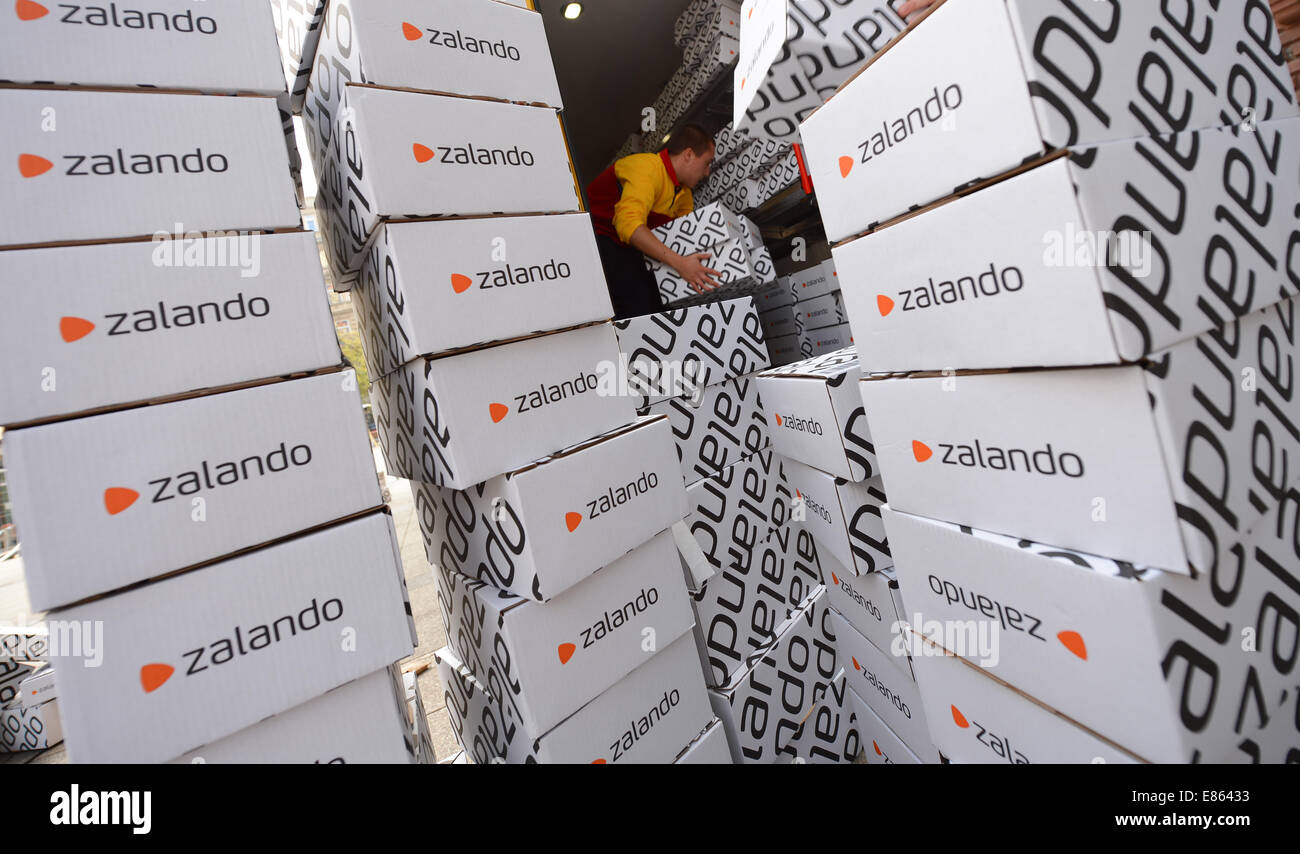Zalando boxes are loaded in a DHL vehicle at the Frankfurt stock ...