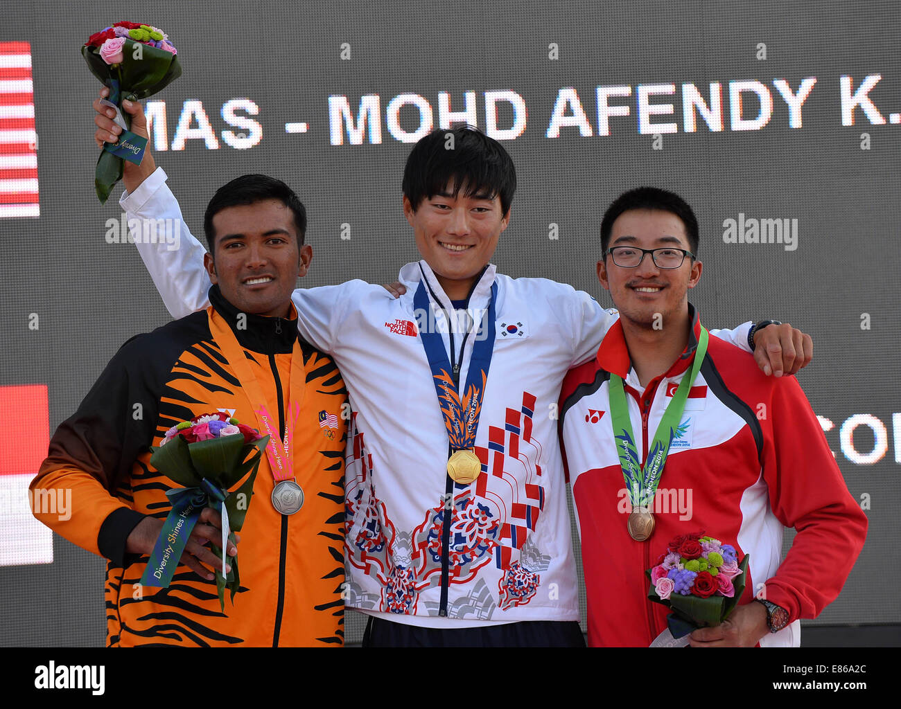 Incheon, South Korea. 1st Oct, 2014. Gold medalist Ha Jeemin (C) of ...