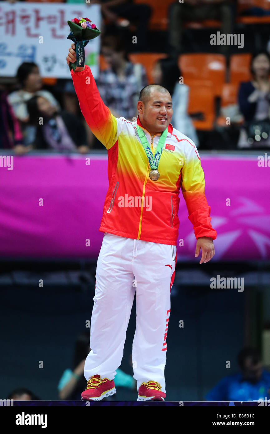Incheon, South Korea. 1st Oct, 2014. Bronze medalist Meng Qiang of ...