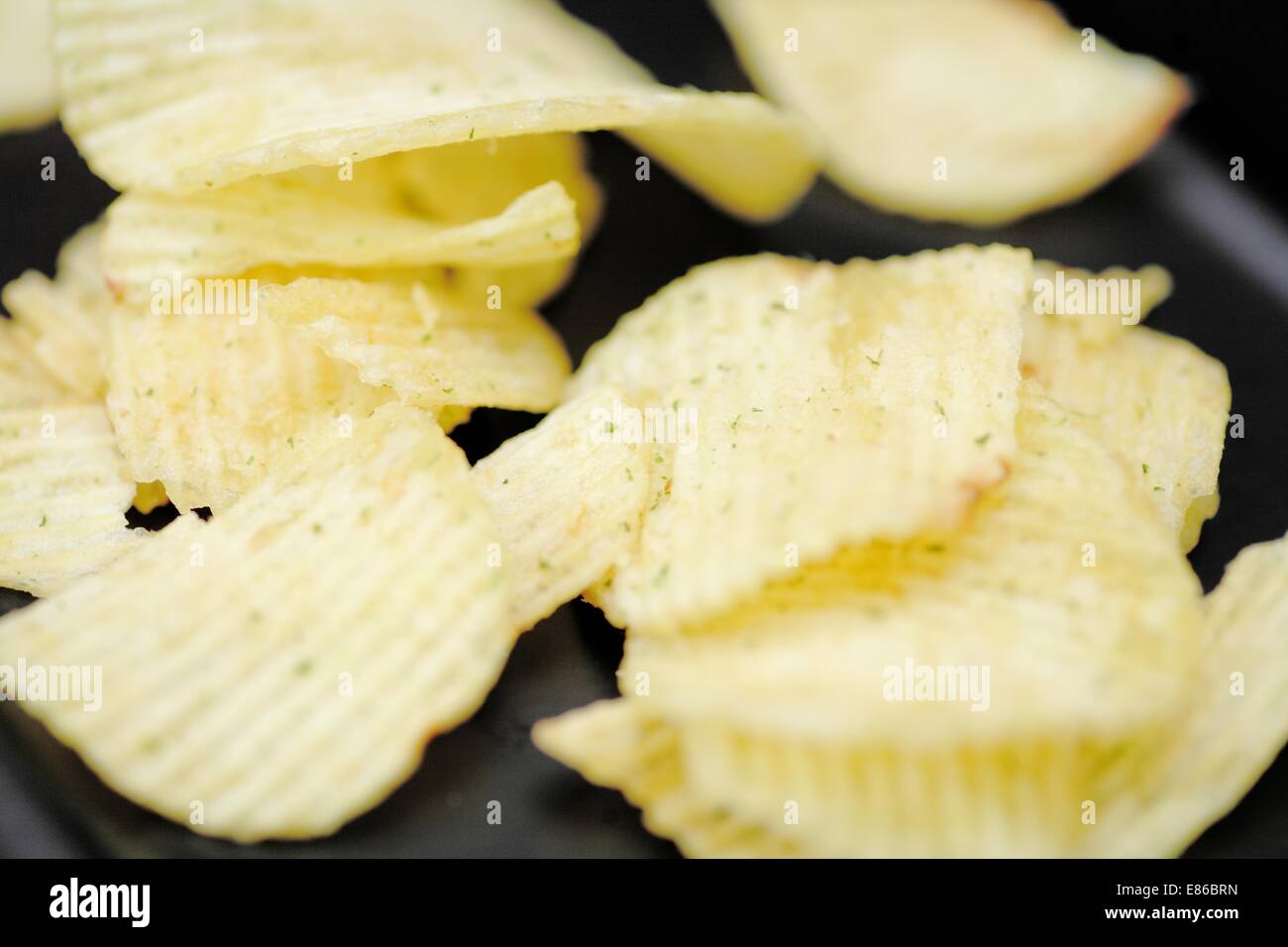 Potato crisps chips black hi-res stock photography and images - Alamy