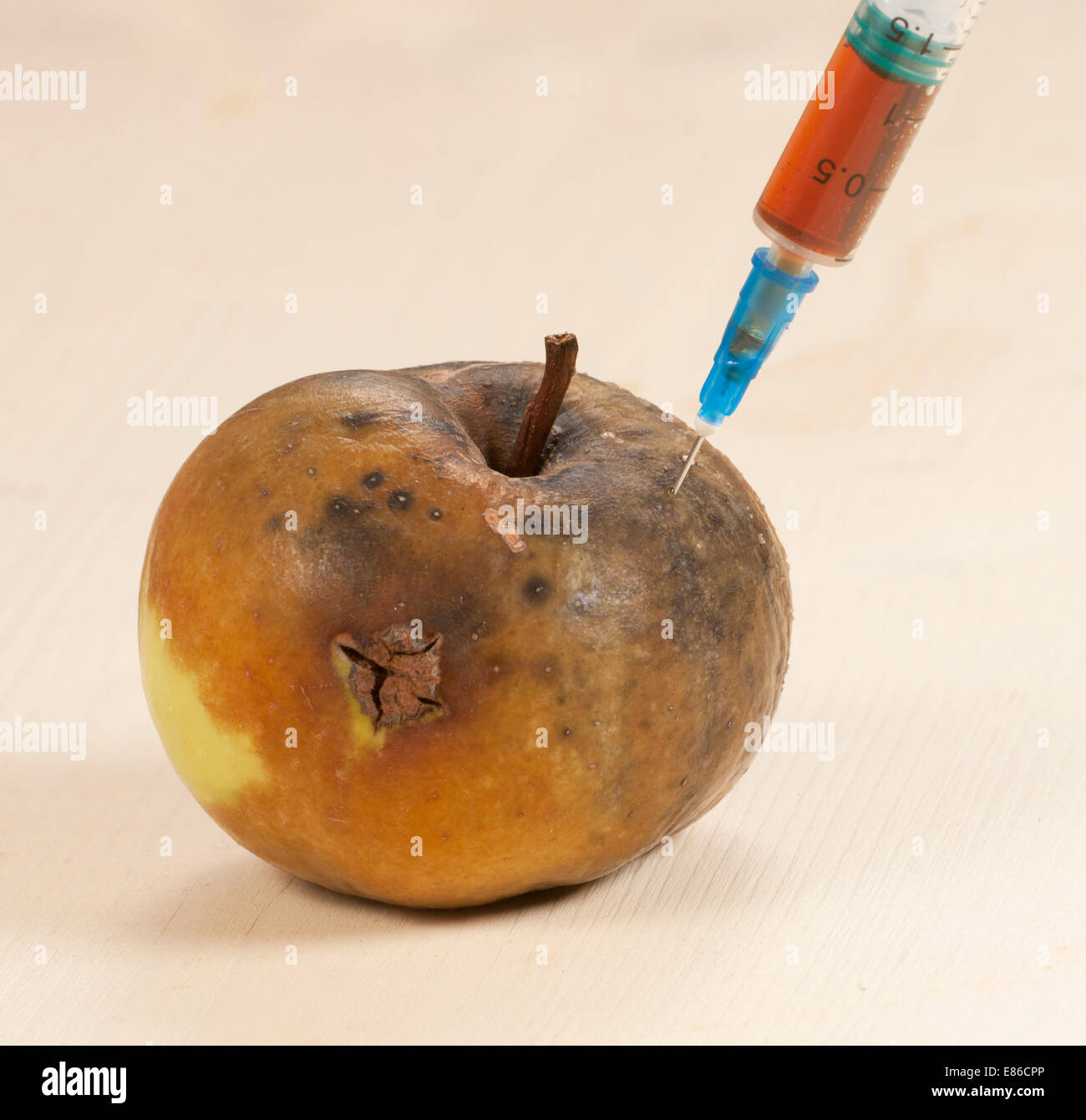 Dead apple with syringe - concept "Narcotic drugs kill Stock Photo - Alamy