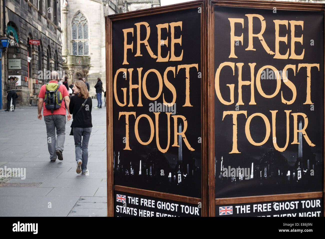 Edinburgh Ghost Tour placard. The Royal Mile, Edinburgh Old Town Stock ...