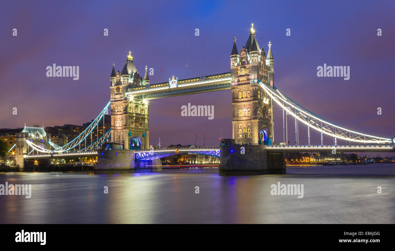 Landmark at dusk hi-res stock photography and images - Alamy
