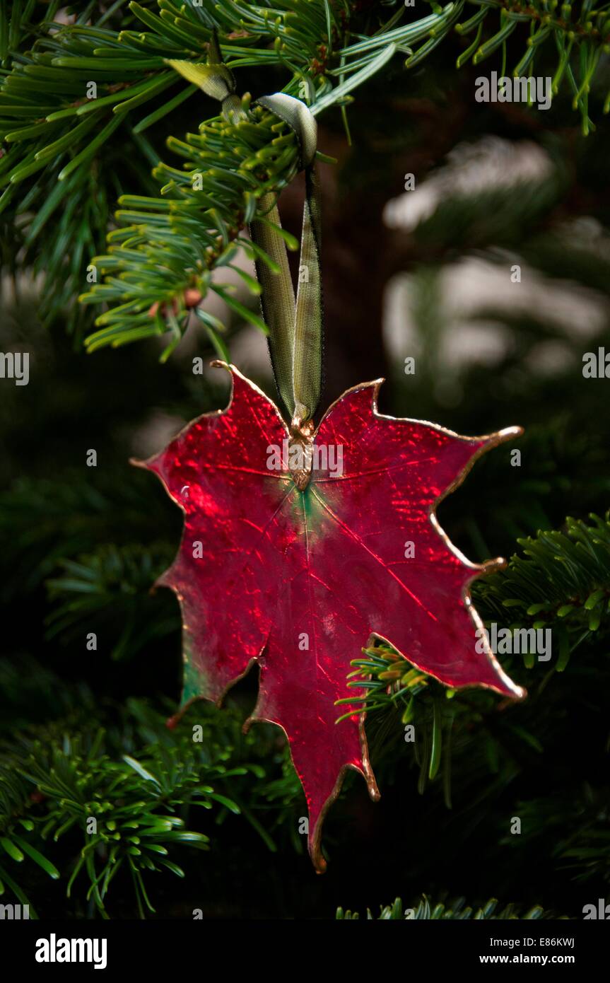 A leaf christmas decoration Stock Photo - Alamy