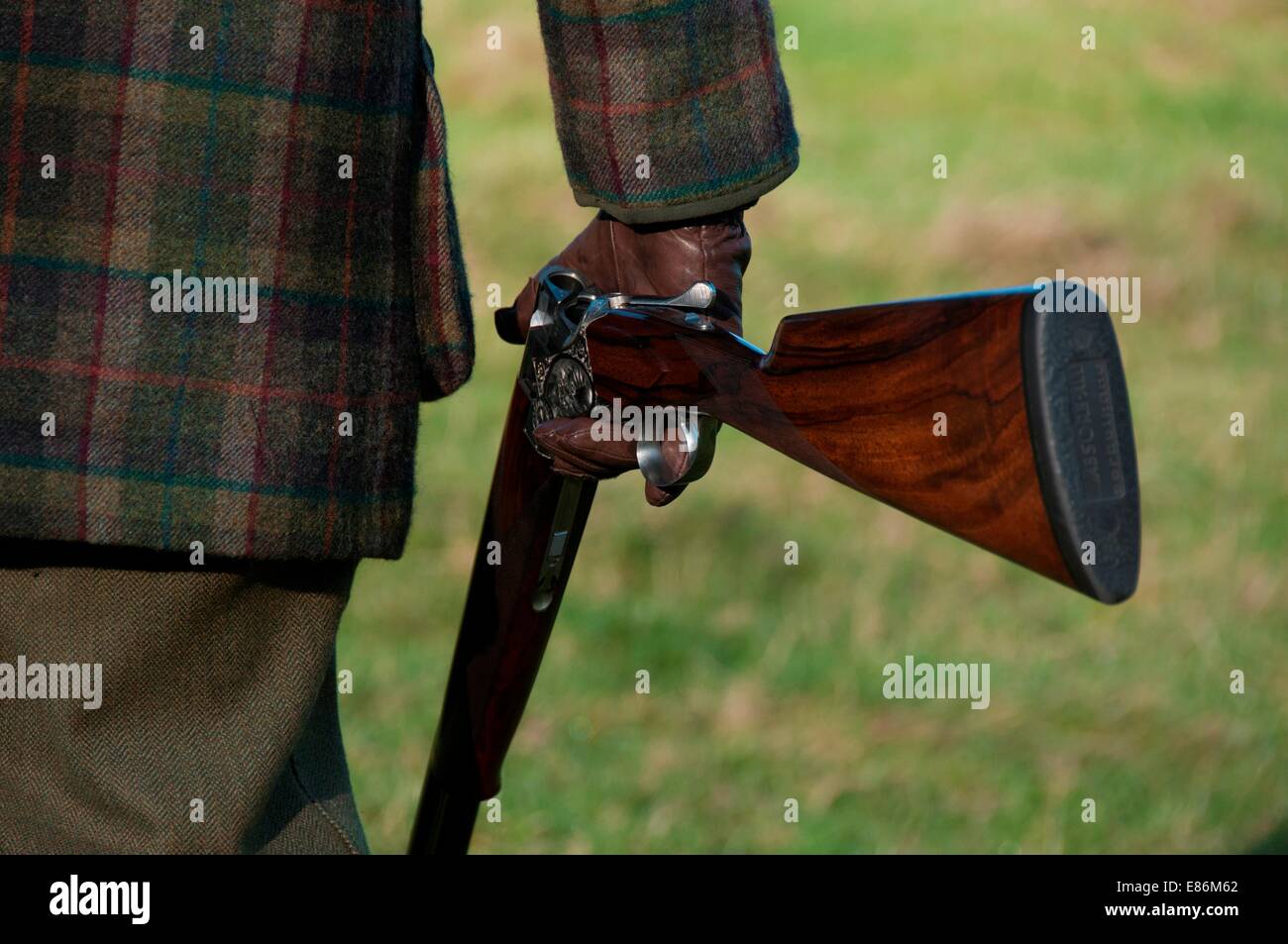 Over and under shotguns hi-res stock photography and images - Alamy