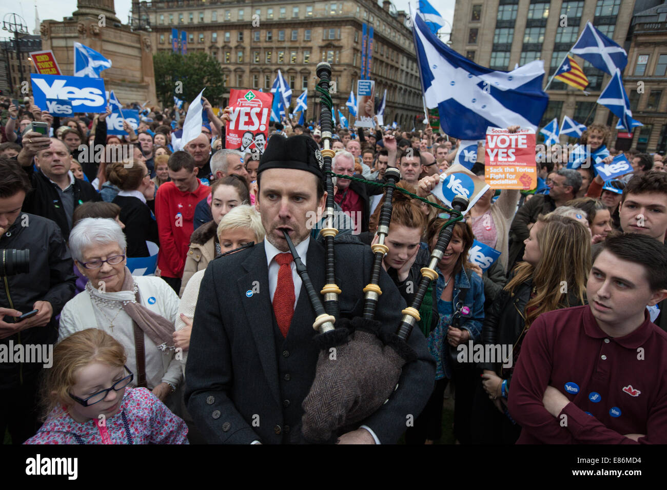 Scotland bagpipes yes hi-res stock photography and images - Alamy