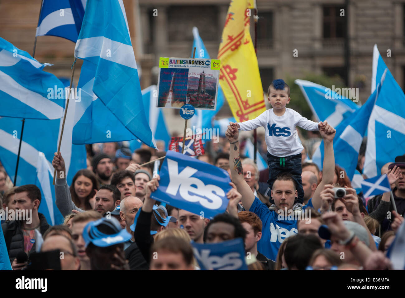 Pro-Scottish Independence Yes supporters in George Square in the week ...