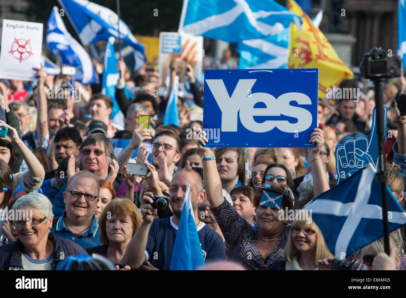 Pro-Scottish Independence Yes supporters in George Square in the week ...