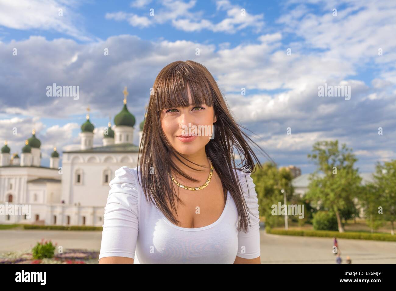 model posing in front of tall building Stock Photo - Alamy