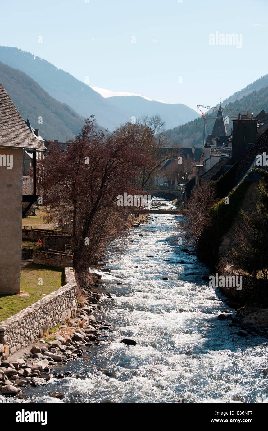 A river going through a town Stock Photo - Alamy
