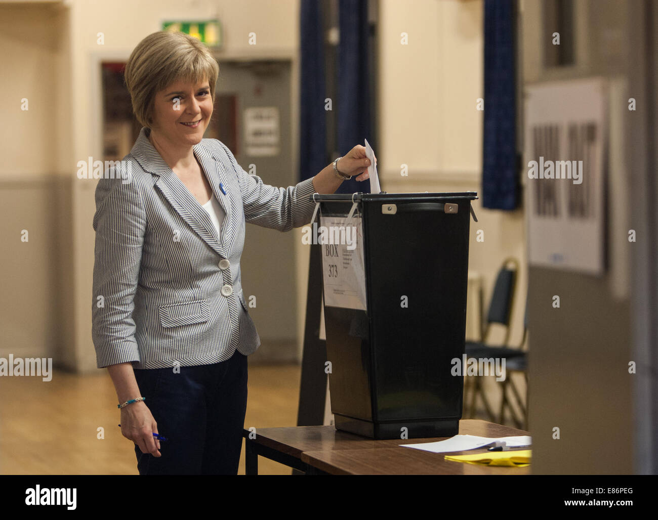 Ballot scottish voters hi-res stock photography and images - Alamy