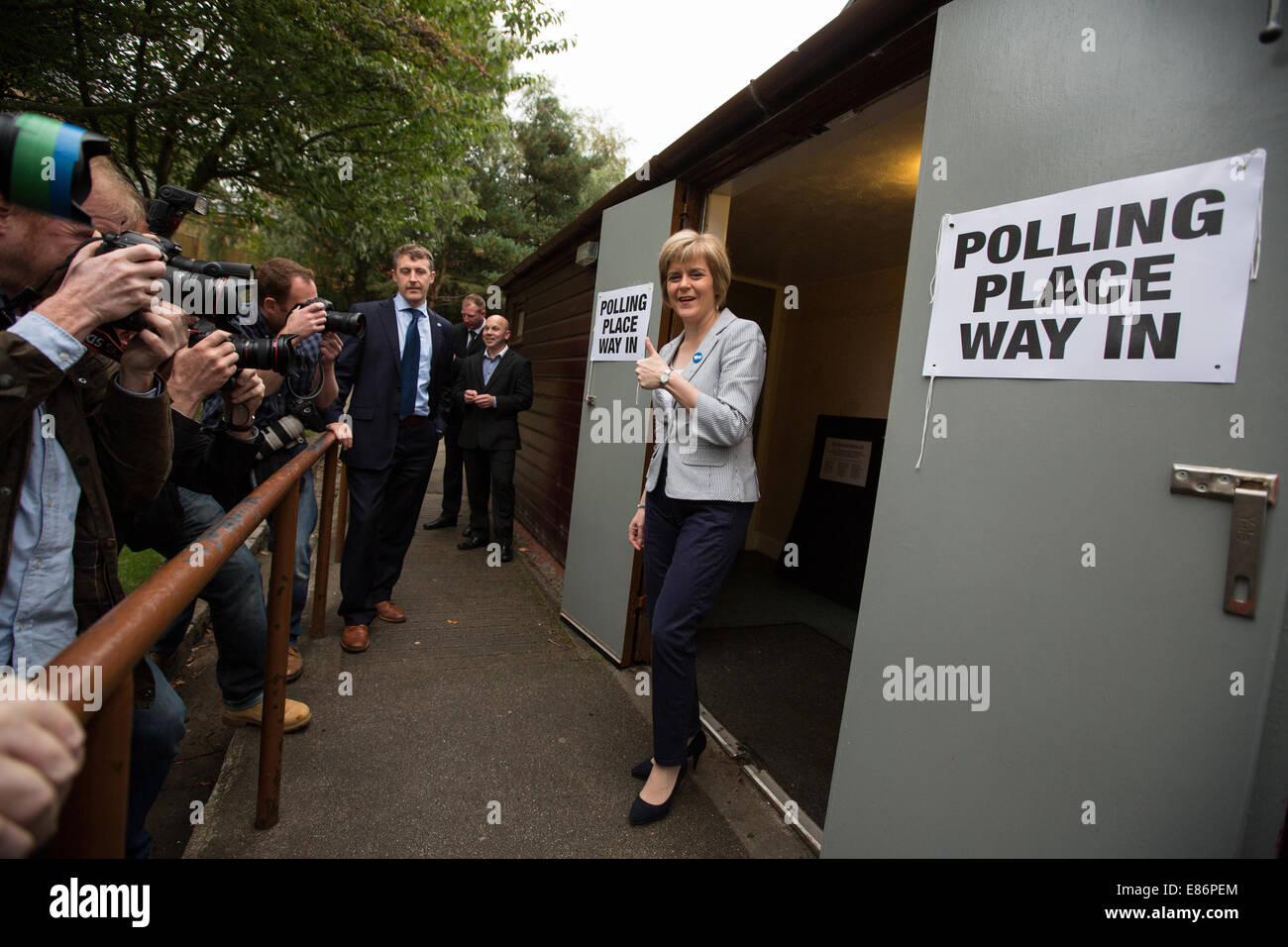 Polling stations hi-res stock photography and images - Alamy