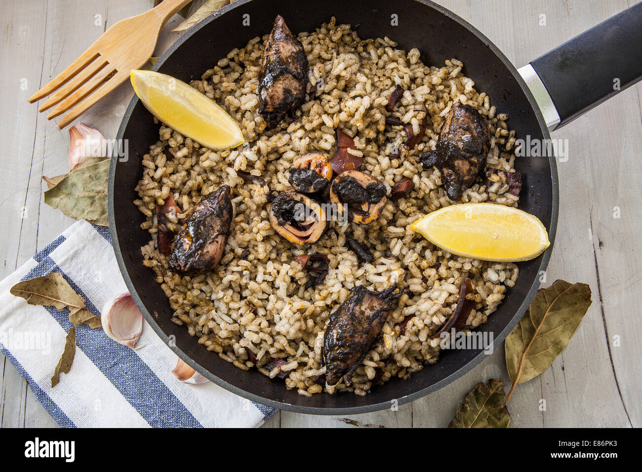 Black squid ink paella hi-res stock photography and images - Alamy