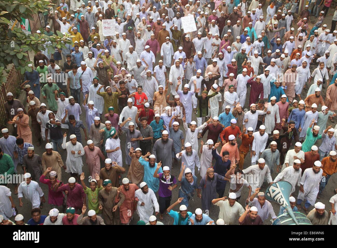Dhaka, Bangladesh. 1st Oct, 2014. A group of Bangladeshi Islamic ...