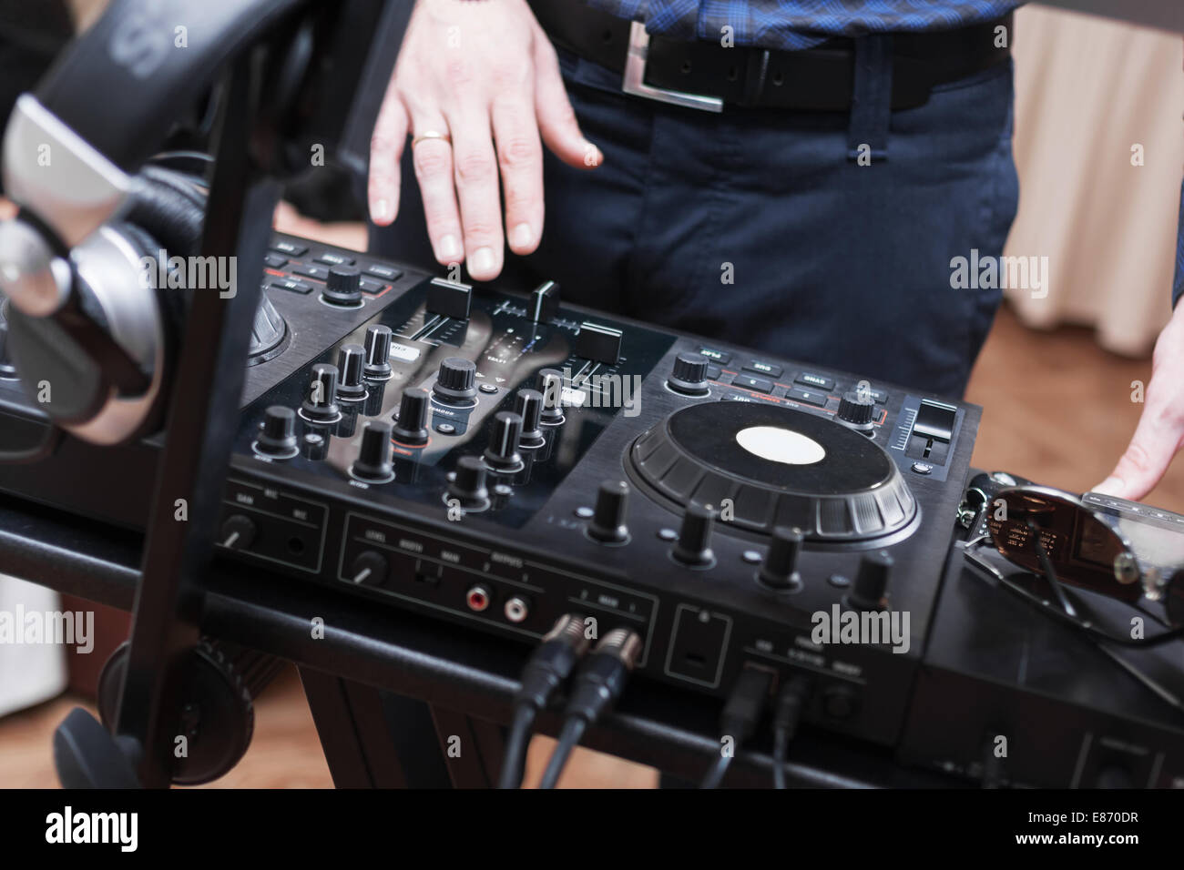 Dj ing hi-res stock photography and images - Alamy