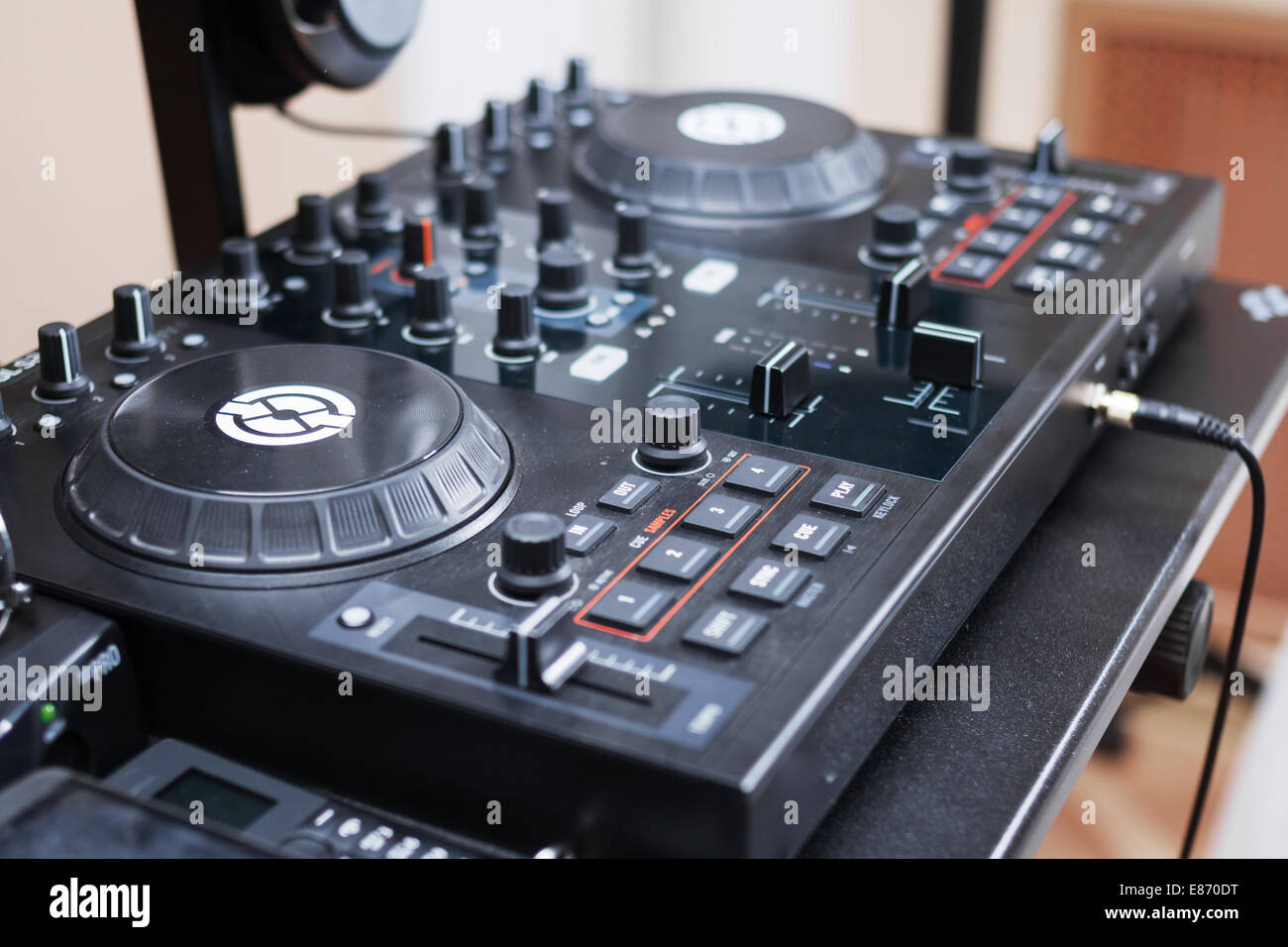 Dj ing hi-res stock photography and images - Alamy